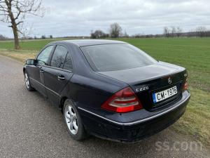 Blue Mercedes-Benz c-220 2003 in Kuldiga, with an engine capacity of 2.20 L and mileage of 346 thousand km for 950 €, photo 4 on AUTOMOTO.COM.LV