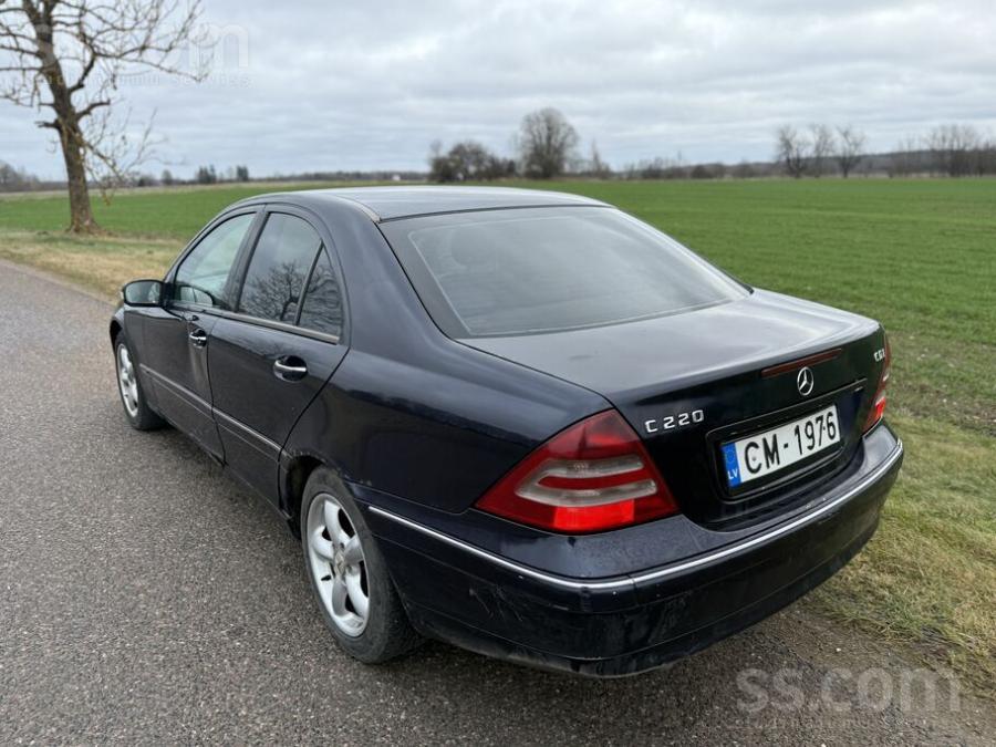 Blue Mercedes-Benz c-220 2003 in Kuldiga, with an engine capacity of 2.20 L and mileage of 346 thousand km for 950 €, photo 4 on AUTOMOTO.COM.LV
