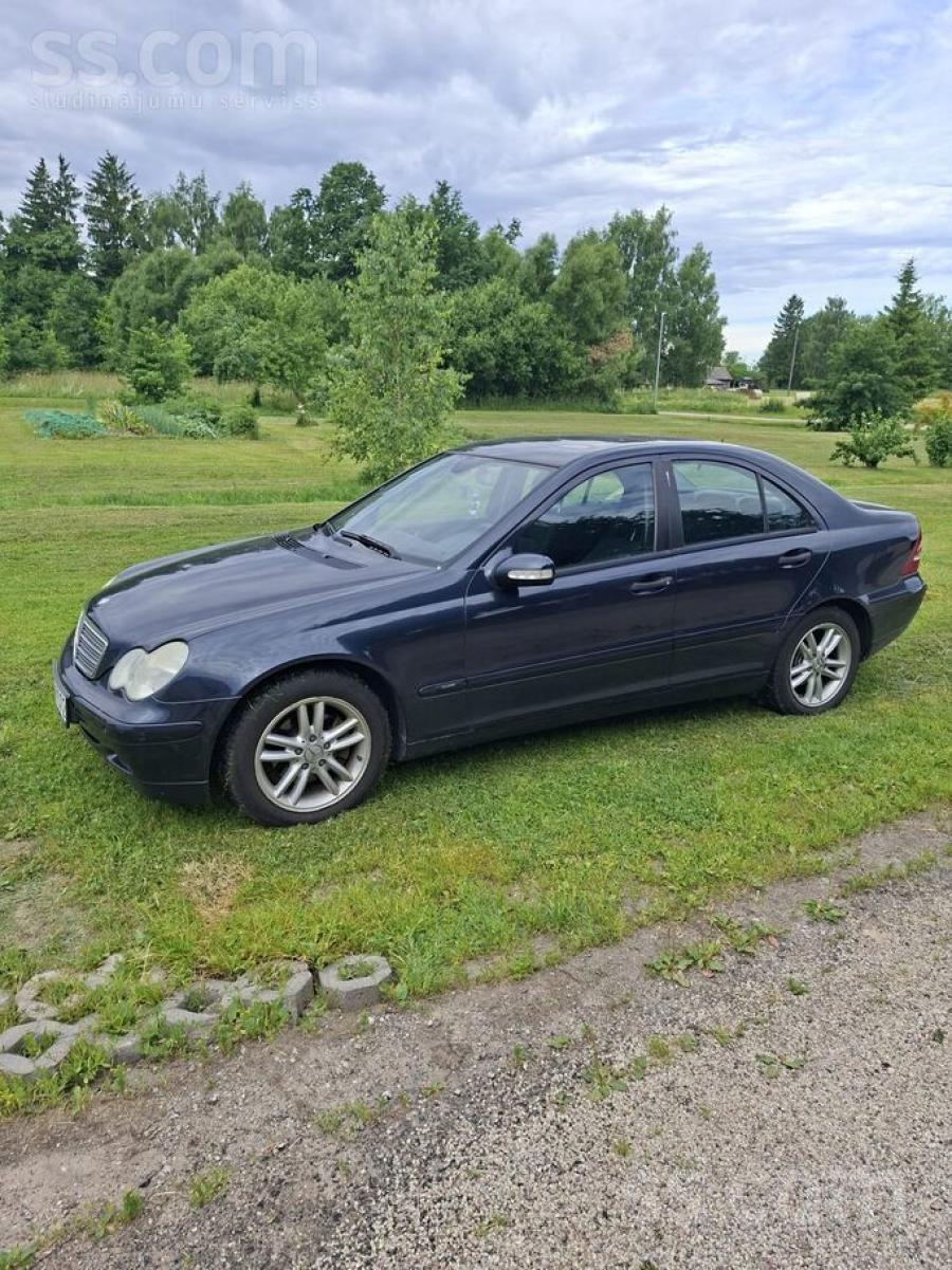 Blue Mercedes-Benz c-220 2003 in Talsi, with an engine capacity of 2.20 L and mileage of 361 thousand km for 2500 €, photo 1 on AUTOMOTO.COM.LV