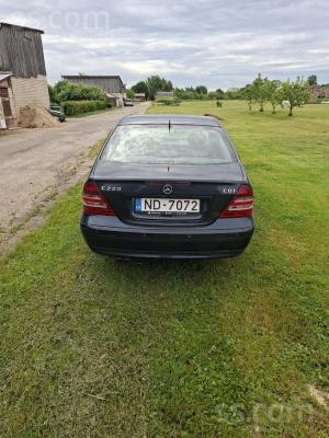Blue Mercedes-Benz c-220 2003 in Talsi, with an engine capacity of 2.20 L and mileage of 361 thousand km for 2500 €, photo 4 on AUTOMOTO.COM.LV