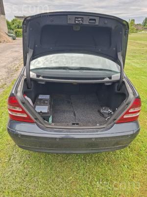 Blue Mercedes-Benz c-220 2003 in Talsi, with an engine capacity of 2.20 L and mileage of 361 thousand km for 2500 €, photo 5 on AUTOMOTO.COM.LV