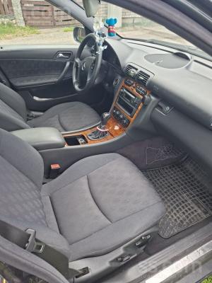 Blue Mercedes-Benz c-220 2003 in Talsi, with an engine capacity of 2.20 L and mileage of 361 thousand km for 2500 €, photo 6 on AUTOMOTO.COM.LV