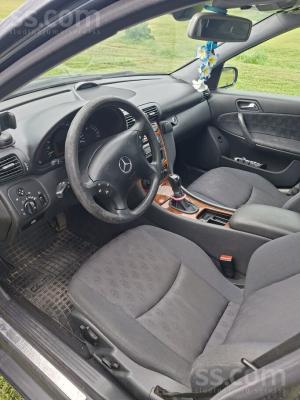 Blue Mercedes-Benz c-220 2003 in Talsi, with an engine capacity of 2.20 L and mileage of 361 thousand km for 2500 €, photo 8 on AUTOMOTO.COM.LV