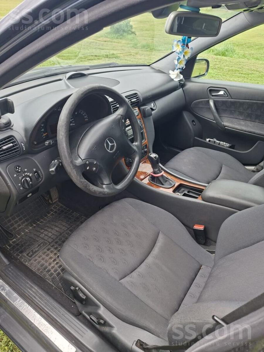 Blue Mercedes-Benz c-220 2003 in Talsi, with an engine capacity of 2.20 L and mileage of 361 thousand km for 2500 €, photo 8 on AUTOMOTO.COM.LV