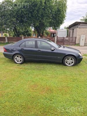 Blue Mercedes-Benz c-220 2003 in Talsi, with an engine capacity of 2.20 L and mileage of 361 thousand km for 2500 €, photo 9 on AUTOMOTO.COM.LV