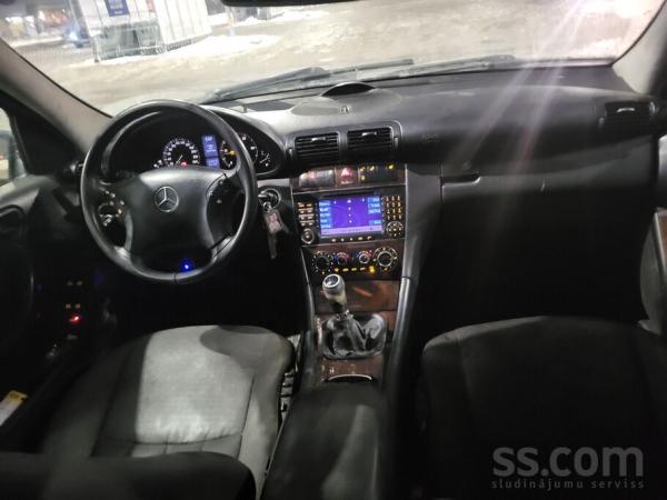 Zils Mercedes-Benz c-220 2004 Jelgava, ar dzinēja tilpumu 2.20 L un nobraukumu 420 tūkst. km par 900 €, foto 3 vietnē AUTOMOTO.COM.LV