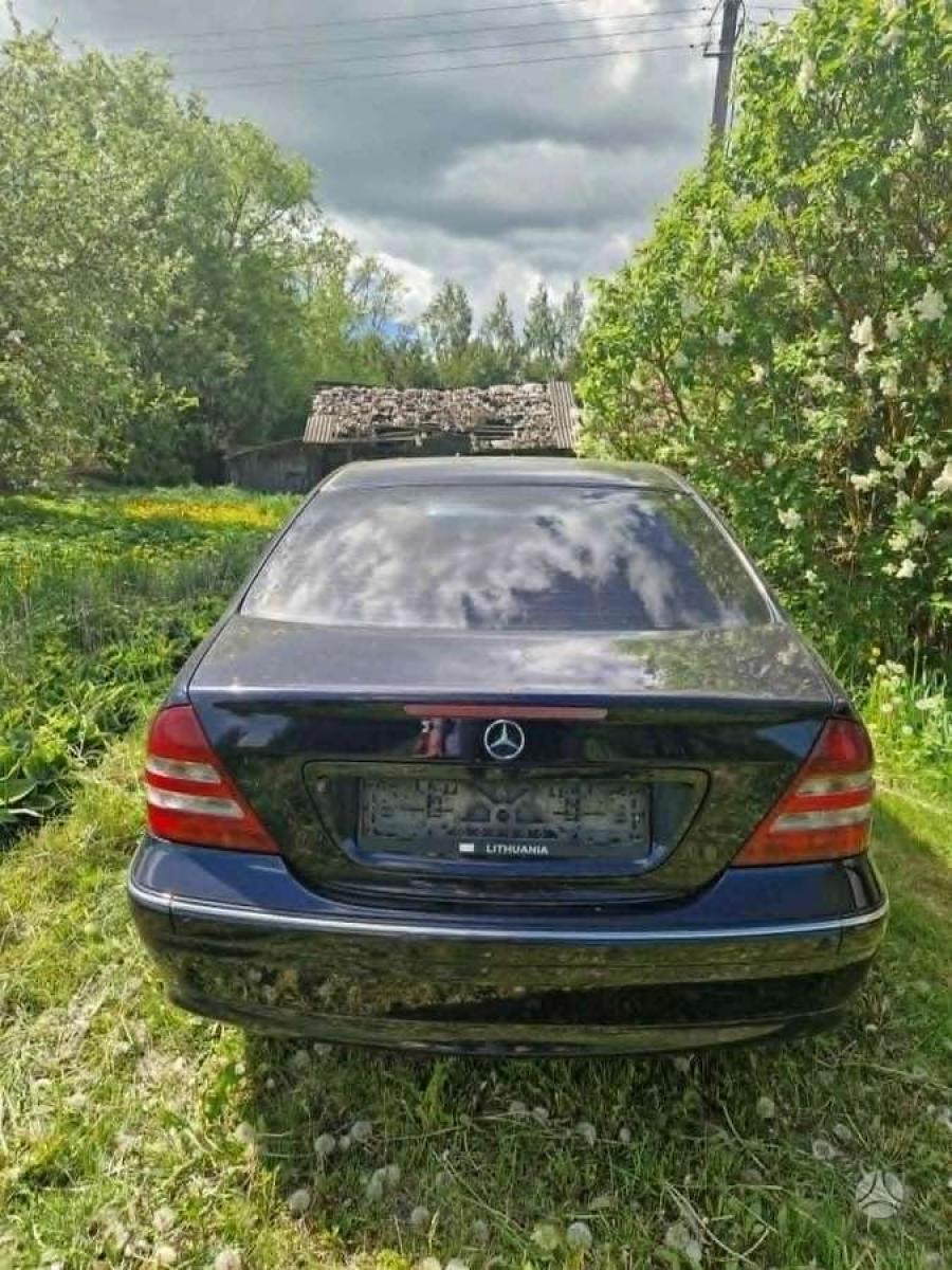 Blue Mercedes-Benz c-220 2005 in Prienai, with an engine capacity of 2.15 L and mileage of 249 thousand km for 1300 €, photo 8 on AUTOMOTO.COM.LV