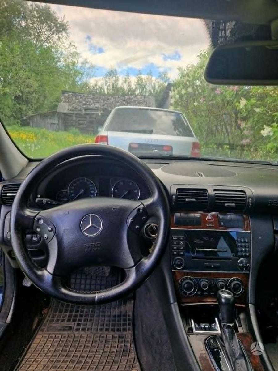 Blue Mercedes-Benz c-220 2005 in Prienai, with an engine capacity of 2.15 L and mileage of 249 thousand km for 1300 €, photo 12 on AUTOMOTO.COM.LV