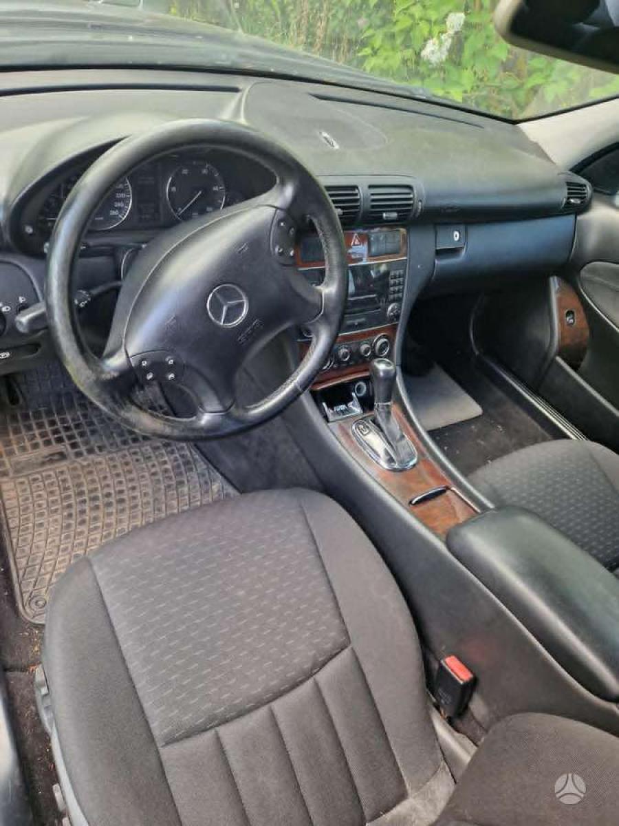 Blue Mercedes-Benz c-220 2005 in Prienai, with an engine capacity of 2.15 L and mileage of 249 thousand km for 1300 €, photo 13 on AUTOMOTO.COM.LV