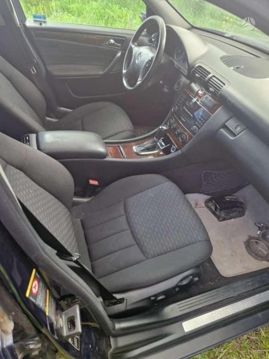 Blue Mercedes-Benz c-220 2005 in Prienai, with an engine capacity of 2.15 L and mileage of 249 thousand km for 1300 €, photo 14 on AUTOMOTO.COM.LV