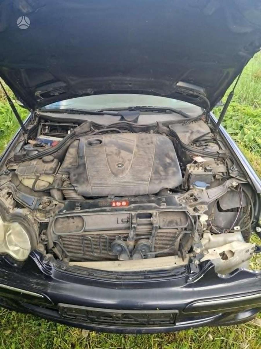 Blue Mercedes-Benz c-220 2005 in Prienai, with an engine capacity of 2.15 L and mileage of 249 thousand km for 1300 €, photo 16 on AUTOMOTO.COM.LV