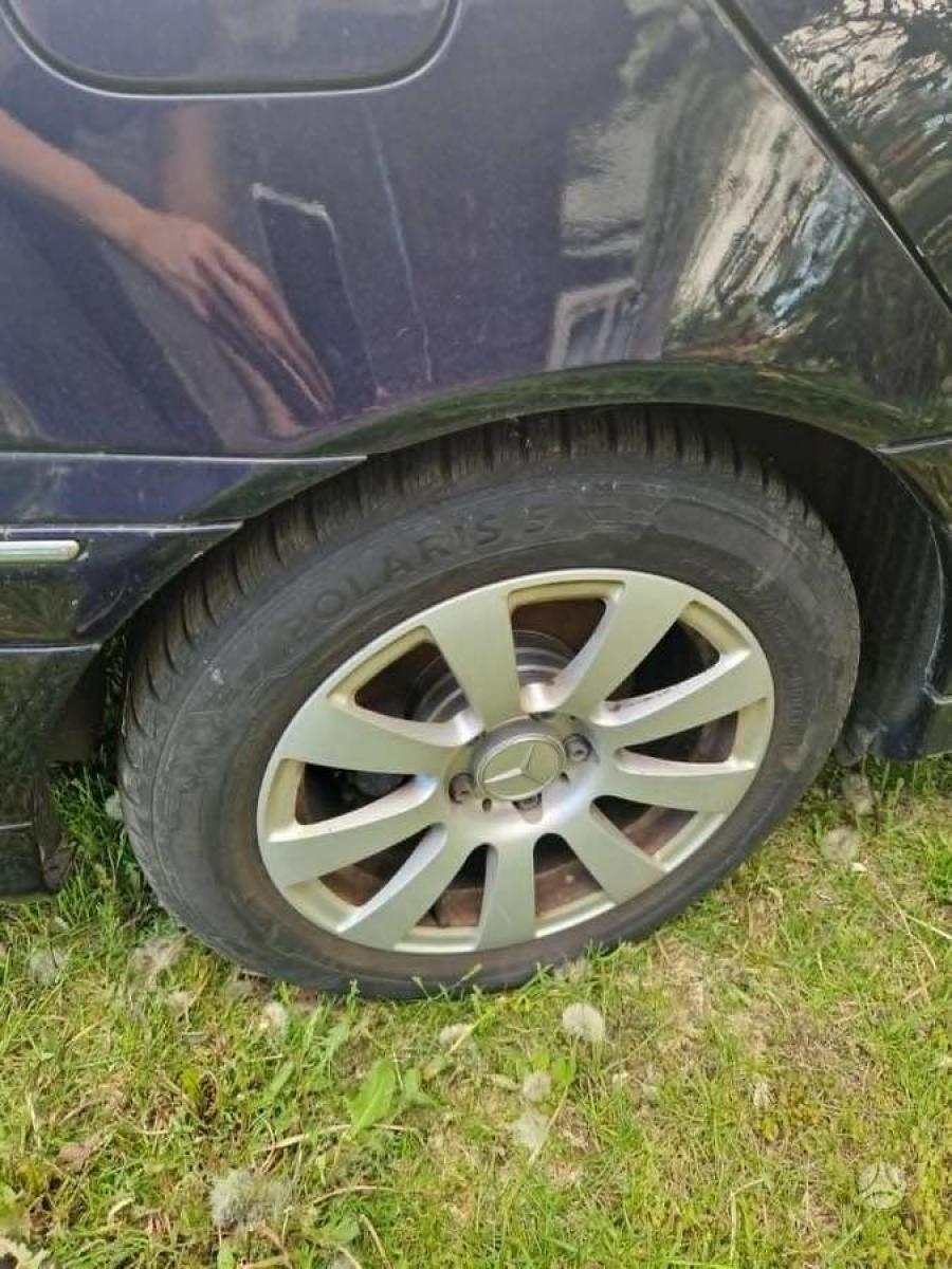 Blue Mercedes-Benz c-220 2005 in Prienai, with an engine capacity of 2.15 L and mileage of 249 thousand km for 1300 €, photo 17 on AUTOMOTO.COM.LV