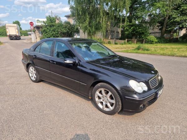 Blue Mercedes-Benz c-220 2006 in Riga, with an engine capacity of 2.20 L and mileage of 309 thousand km for 4300 €, photo 2 on AUTOMOTO.COM.LV