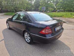 Blue Mercedes-Benz c-220 2006 in Riga, with an engine capacity of 2.20 L and mileage of 309 thousand km for 4300 €, photo 4 on AUTOMOTO.COM.LV