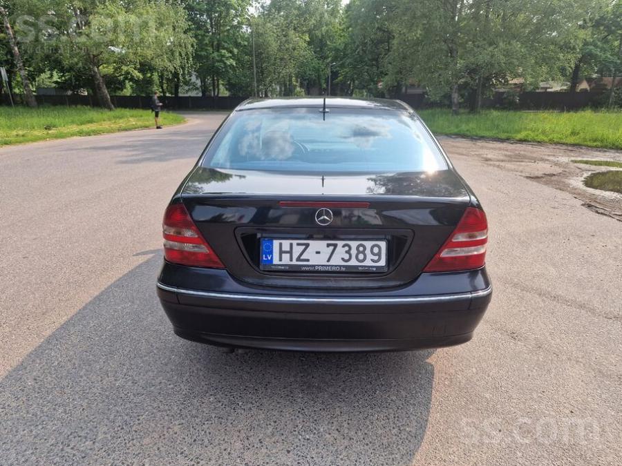 Blue Mercedes-Benz c-220 2006 in Riga, with an engine capacity of 2.20 L and mileage of 309 thousand km for 4300 €, photo 5 on AUTOMOTO.COM.LV