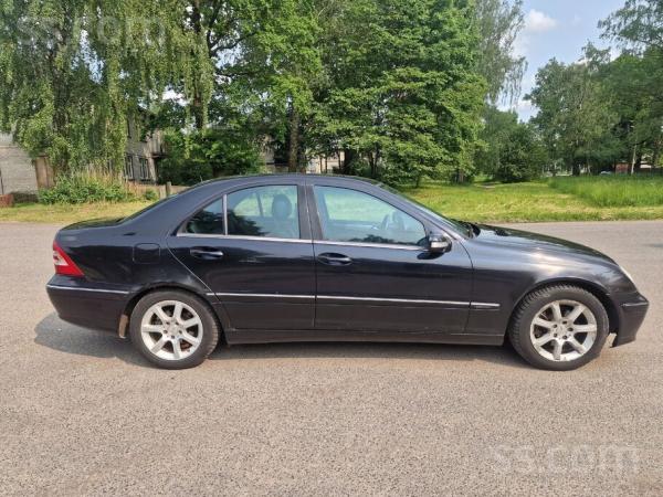 Blue Mercedes-Benz c-220 2006 in Riga, with an engine capacity of 2.20 L and mileage of 309 thousand km for 4300 €, photo 7 on AUTOMOTO.COM.LV