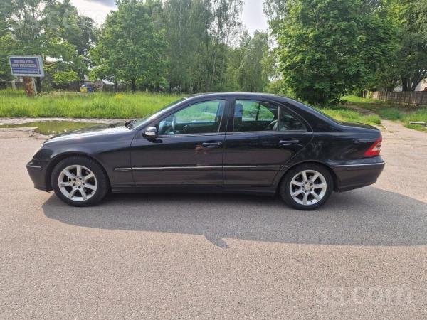 Blue Mercedes-Benz c-220 2006 in Riga, with an engine capacity of 2.20 L and mileage of 309 thousand km for 4300 €, photo 8 on AUTOMOTO.COM.LV
