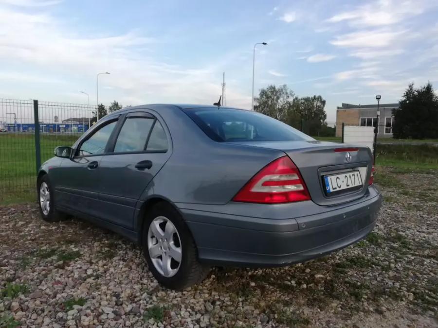 Zils Mercedes-Benz c-220 2007 Saldus, ar dzinēja tilpumu 2.20 L un nobraukumu 325 tūkst. km par 2500 €, foto 5 vietnē AUTOMOTO.COM.LV