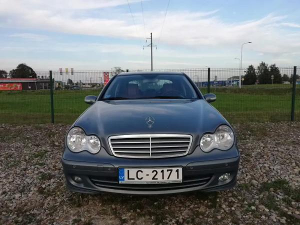 Blue Mercedes-Benz c-220 2007 in Saldus, with an engine capacity of 2.20 L and mileage of 325 thousand km for 2500 €, photo 5 on AUTOMOTO.COM.LV