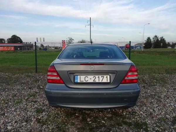 Blue Mercedes-Benz c-220 2007 in Saldus, with an engine capacity of 2.20 L and mileage of 325 thousand km for 2500 €, photo 6 on AUTOMOTO.COM.LV