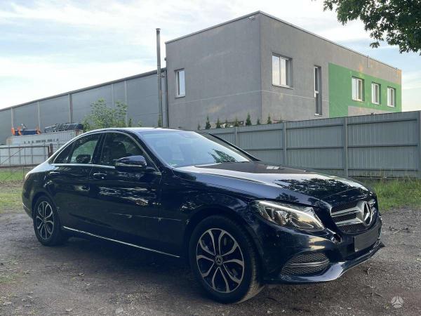 Blue Mercedes-Benz c-220 2014 in Kaunas, with an engine capacity of 2.14 L and mileage of 151 thousand km for 10990 €, photo 2 on AUTOMOTO.COM.LV