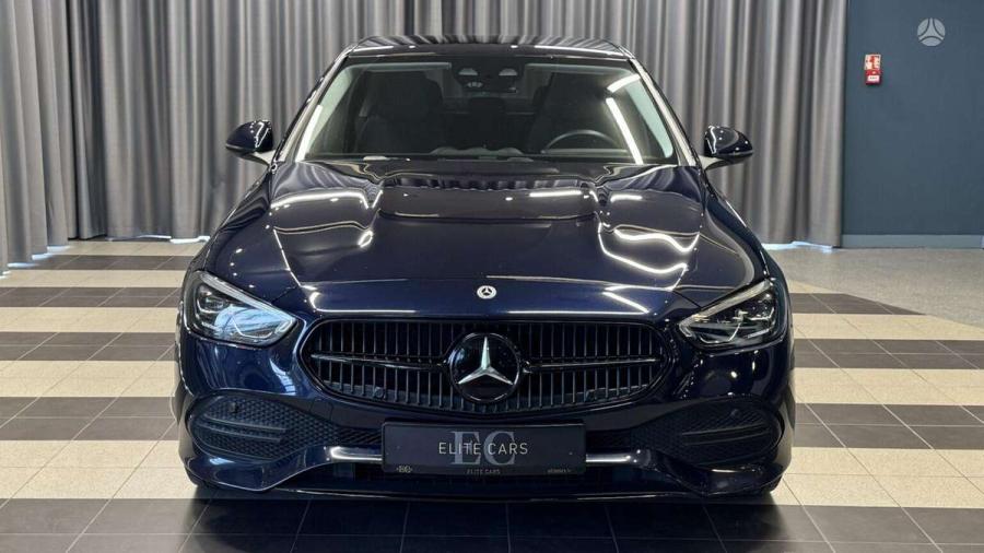 Blue Mercedes-Benz c-220 2021 in Riga, with an engine capacity of 2.00 L and mileage of 141 thousand km for 25990 €, photo 3 on AUTOMOTO.COM.LV