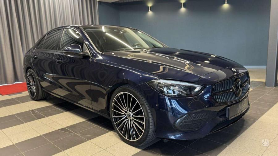Blue Mercedes-Benz c-220 2021 in Riga, with an engine capacity of 2.00 L and mileage of 141 thousand km for 25990 €, photo 4 on AUTOMOTO.COM.LV