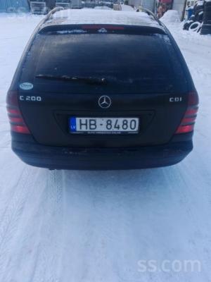 Zils Mercedes-Benz c-220 2002 Rīga, ar dzinēja tilpumu 2.20 L un nobraukumu 328 tūkst. km par 1700 €, foto  vietnē AUTOMOTO.COM.LV