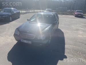 Синий Мерседес Ц 220 2002 в Рига, объемом двигателя 2.20 л и пробегом 398 тыс. км за 980 €, фото 3 на AUTOMOTO.COM.LV