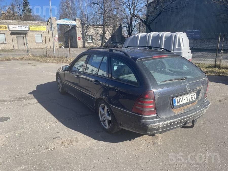 Синий Мерседес Ц 220 2002 в Рига, объемом двигателя 2.20 л и пробегом 398 тыс. км за 980 €, фото 5 на AUTOMOTO.COM.LV
