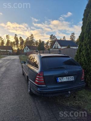 Zils Mercedes-Benz c-220 2003 Rīga, ar dzinēja tilpumu 2.20 L un nobraukumu 290 tūkst. km par 1200 €, foto 2 vietnē AUTOMOTO.COM.LV