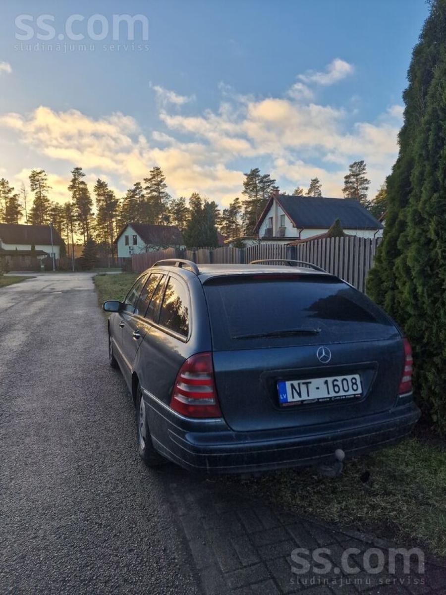 Zils Mercedes-Benz c-220 2003 Rīga, ar dzinēja tilpumu 2.20 L un nobraukumu 290 tūkst. km par 1200 €, foto 2 vietnē AUTOMOTO.COM.LV