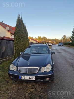 Zils Mercedes-Benz c-220 2003 Rīga, ar dzinēja tilpumu 2.20 L un nobraukumu 290 tūkst. km par 1200 €, foto 6 vietnē AUTOMOTO.COM.LV
