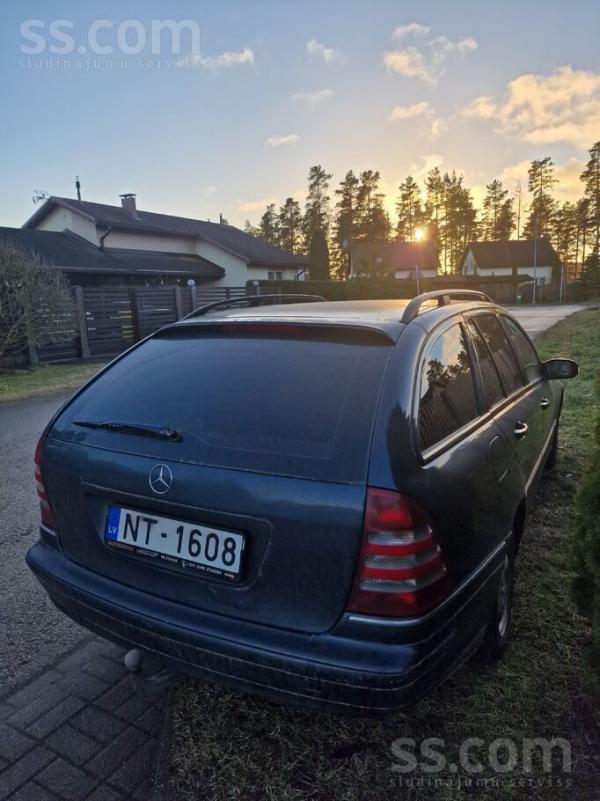 Blue Mercedes-Benz c-220 2003 in Riga, with an engine capacity of 2.20 L and mileage of 290 thousand km for 1200 €, photo 7 on AUTOMOTO.COM.LV