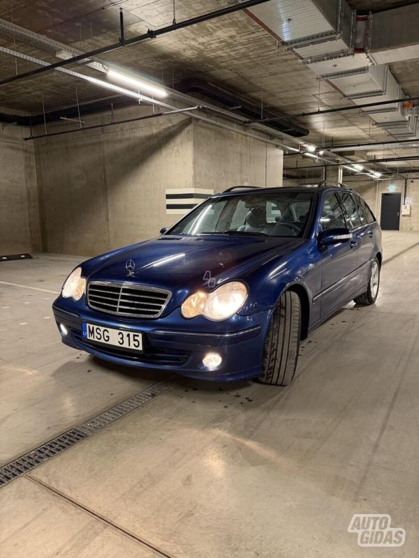 Zils Mercedes-Benz c-220 2004 Panevēža, ar dzinēja tilpumu 2.10 L un nobraukumu 284 tūkst. km par 1600 €, foto 1 vietnē AUTOMOTO.COM.LV