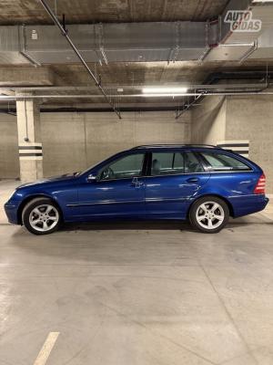 Zils Mercedes-Benz c-220 2004 Panevēža, ar dzinēja tilpumu 2.10 L un nobraukumu 284 tūkst. km par 1600 €, foto 3 vietnē AUTOMOTO.COM.LV