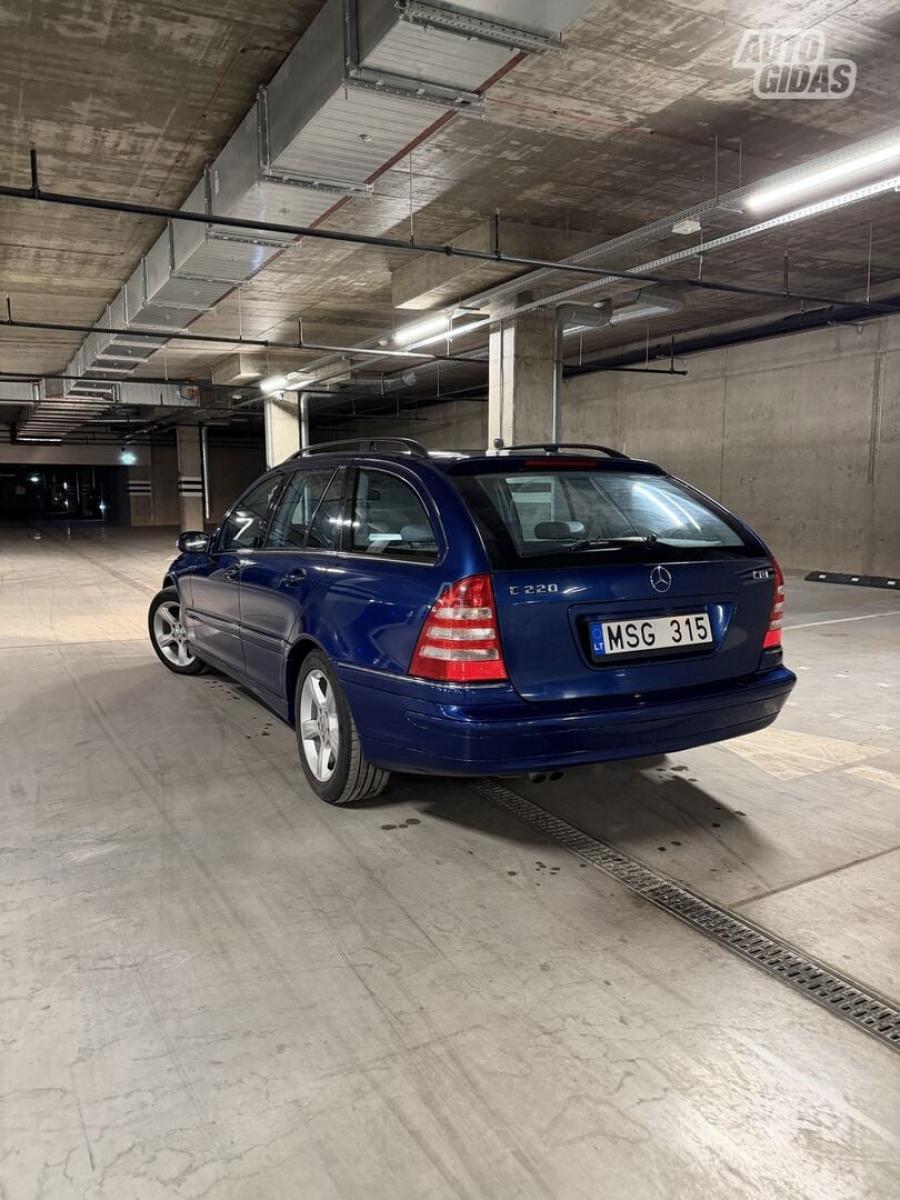 Zils Mercedes-Benz c-220 2004 Panevēža, ar dzinēja tilpumu 2.10 L un nobraukumu 284 tūkst. km par 1600 €, foto 4 vietnē AUTOMOTO.COM.LV
