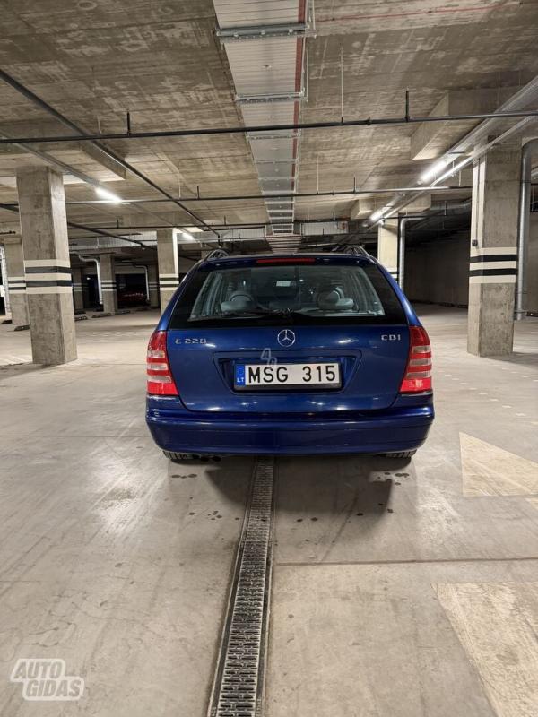 Zils Mercedes-Benz c-220 2004 Panevēža, ar dzinēja tilpumu 2.10 L un nobraukumu 284 tūkst. km par 1600 €, foto 4 vietnē AUTOMOTO.COM.LV