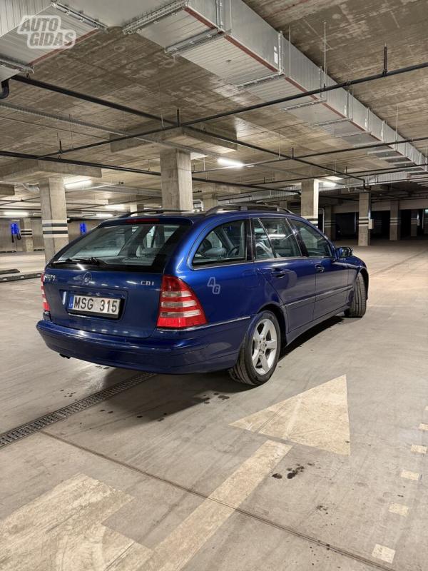 Zils Mercedes-Benz c-220 2004 Panevēža, ar dzinēja tilpumu 2.10 L un nobraukumu 284 tūkst. km par 1600 €, foto 5 vietnē AUTOMOTO.COM.LV