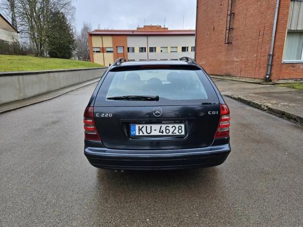 Zils Mercedes-Benz c-220 2004 Jēkabpils, ar dzinēja tilpumu 2.20 L un nobraukumu 302 tūkst. km par 1890 €, foto 6 vietnē AUTOMOTO.COM.LV