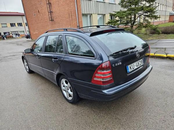 Zils Mercedes-Benz c-220 2004 Jēkabpils, ar dzinēja tilpumu 2.20 L un nobraukumu 302 tūkst. km par 1890 €, foto 7 vietnē AUTOMOTO.COM.LV