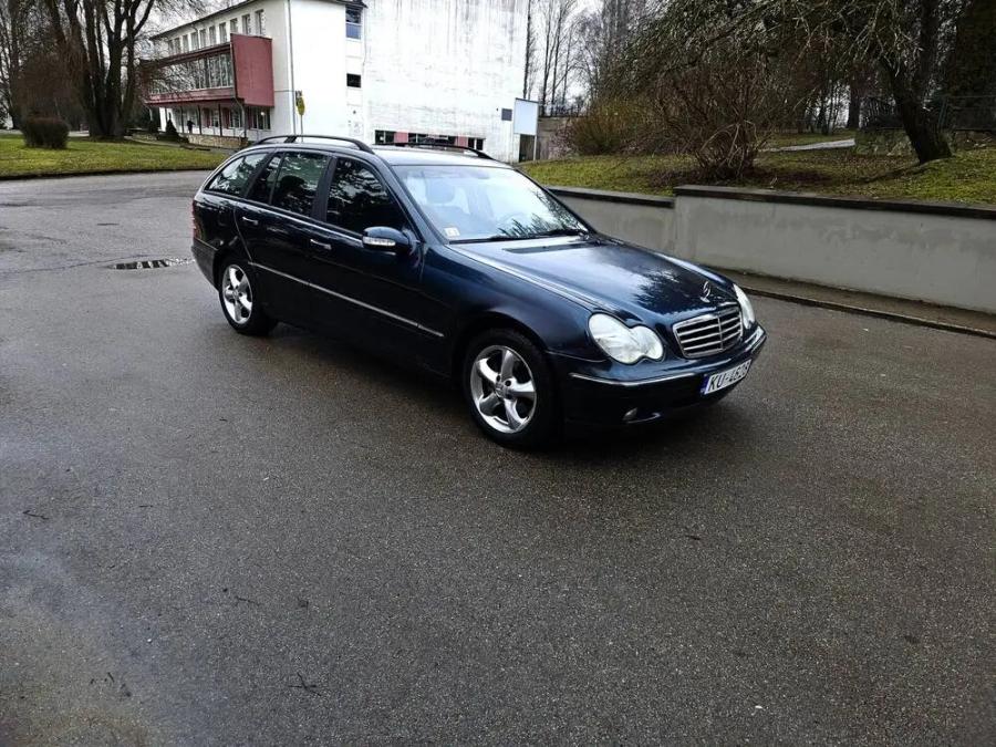 Zils Mercedes-Benz c-220 2004 Jēkabpils, ar dzinēja tilpumu 2.20 L un nobraukumu 302 tūkst. km par 1890 €, foto 4 vietnē AUTOMOTO.COM.LV