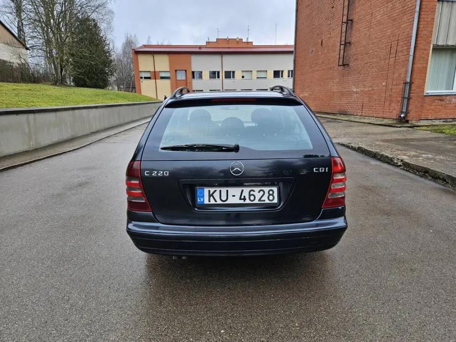 Zils Mercedes-Benz c-220 2004 Jēkabpils, ar dzinēja tilpumu 2.20 L un nobraukumu 302 tūkst. km par 1890 €, foto 7 vietnē AUTOMOTO.COM.LV