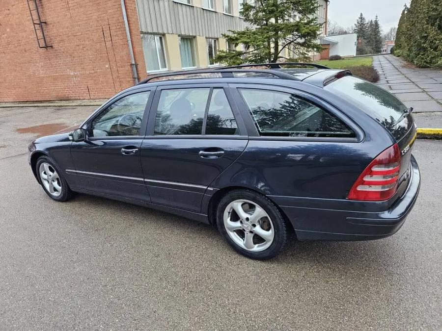 Zils Mercedes-Benz c-220 2004 Jēkabpils, ar dzinēja tilpumu 2.20 L un nobraukumu 302 tūkst. km par 1890 €, foto 9 vietnē AUTOMOTO.COM.LV