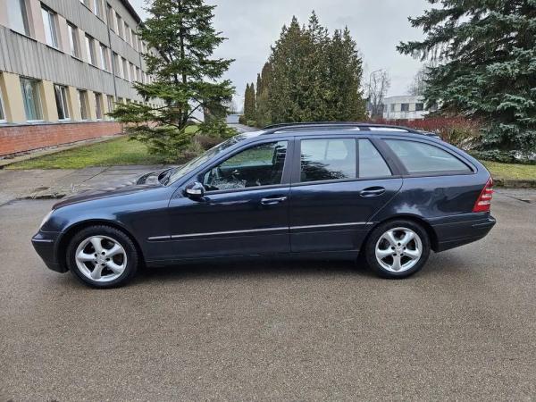 Синий Мерседес Ц 220 2004 в Екабпилс, объемом двигателя 2.20 л и пробегом 302 тыс. км за 1890 €, фото 9 на AUTOMOTO.COM.LV