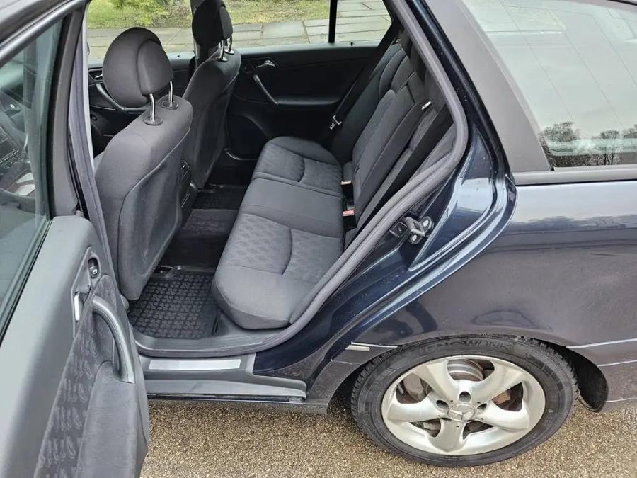 Zils Mercedes-Benz c-220 2004 Jēkabpils, ar dzinēja tilpumu 2.20 L un nobraukumu 302 tūkst. km par 1890 €, foto 14 vietnē AUTOMOTO.COM.LV
