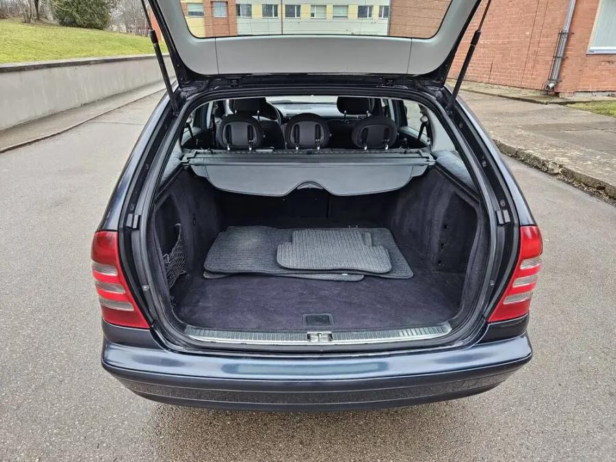 Zils Mercedes-Benz c-220 2004 Jēkabpils, ar dzinēja tilpumu 2.20 L un nobraukumu 302 tūkst. km par 1890 €, foto 16 vietnē AUTOMOTO.COM.LV