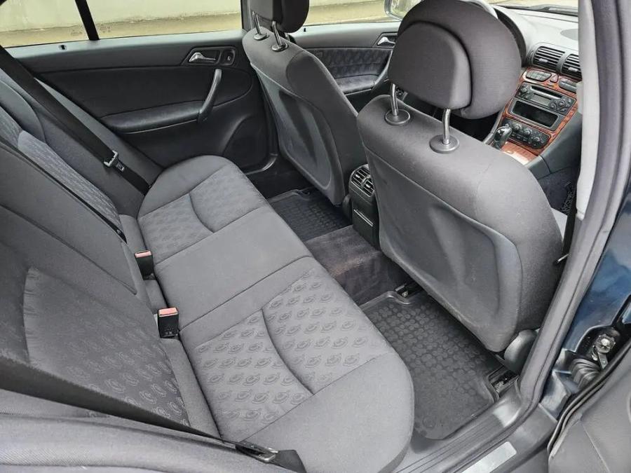 Zils Mercedes-Benz c-220 2004 Jēkabpils, ar dzinēja tilpumu 2.20 L un nobraukumu 302 tūkst. km par 1890 €, foto 17 vietnē AUTOMOTO.COM.LV