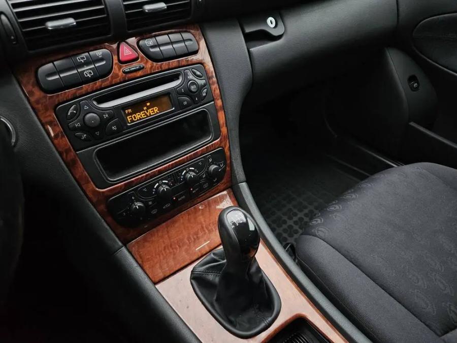 Zils Mercedes-Benz c-220 2004 Jēkabpils, ar dzinēja tilpumu 2.20 L un nobraukumu 302 tūkst. km par 1890 €, foto 25 vietnē AUTOMOTO.COM.LV