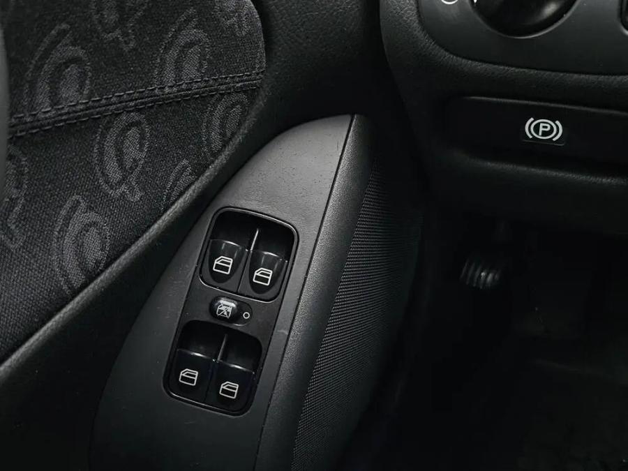 Zils Mercedes-Benz c-220 2004 Jēkabpils, ar dzinēja tilpumu 2.20 L un nobraukumu 302 tūkst. km par 1890 €, foto 27 vietnē AUTOMOTO.COM.LV